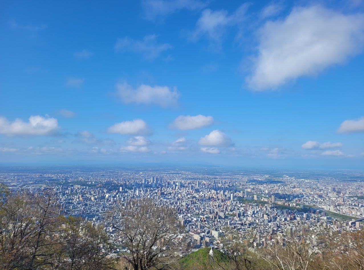 Hiking up Mt. Moiwa, the best free observation deck in Japan!